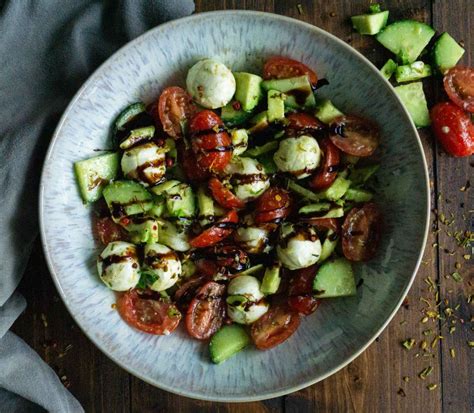 Einfacher Caprese Salat Mit Avocado Und Gurke Nur Minuten