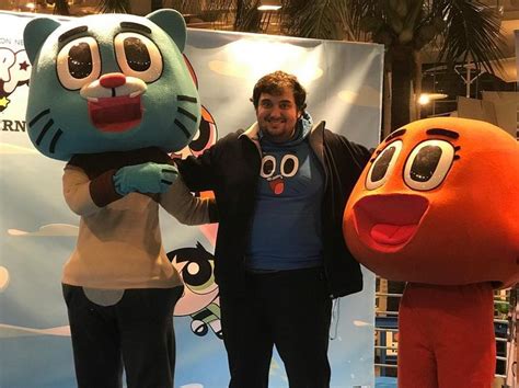 otra foto de gumball esta vez con darwin también Another photo with