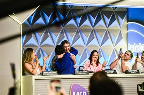 Foto Filha de Silvio Santos Rebeca Abravanel abraçou a Yasmin Yassine