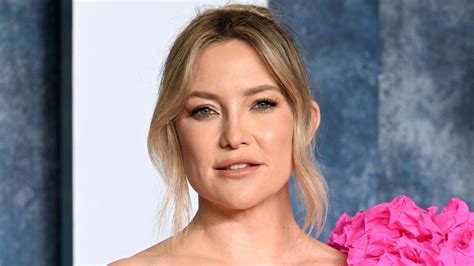 Kate Hudson Ans Seins Nus Sous Un Veston Ouvert Elle Ensorcelle