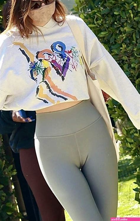 Kelly Ripa Camel Toe Sexy Photos