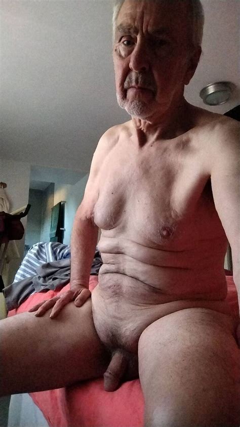 Silver Fox Sex 직장에 있는 동안 자위하기 Faphouse
