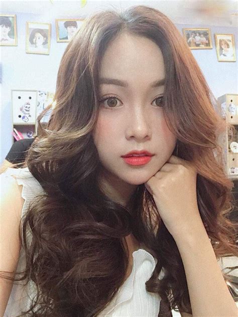 Bật Mí 21 kiểu tóc dài xoăn sóng lọn to cực Hot cho nàng đổi gió