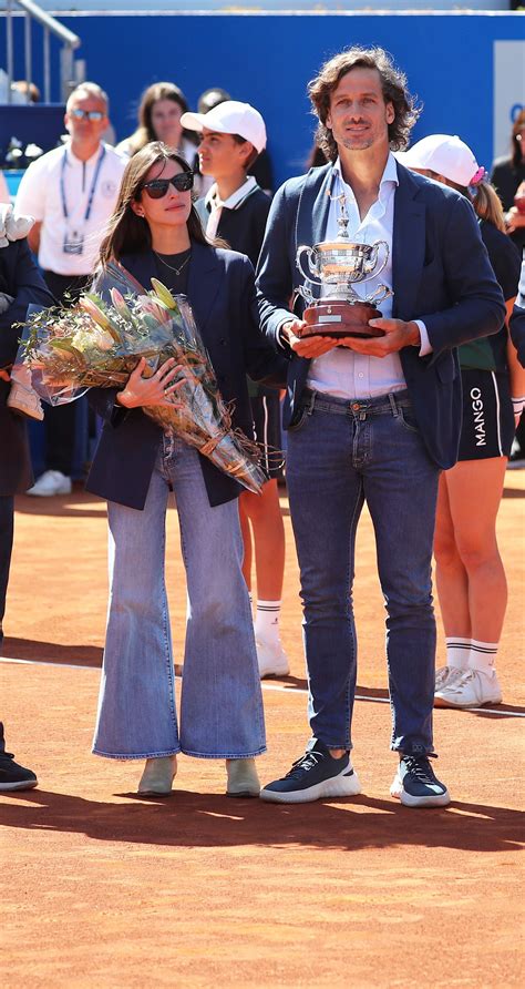 Sandra Gago ha llevado los vaqueros campana que serán tendencia esta