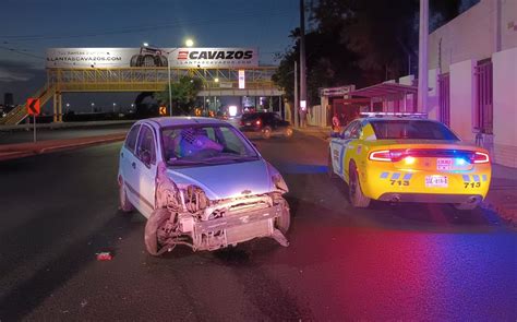 Conductor Ebrio Choca Contra Poste En Avenida Morones Prieto