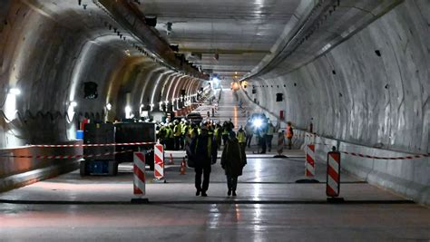 Tunel w Świnoujściu wreszcie otwarty Kierowcy nie muszą już czekać na prom