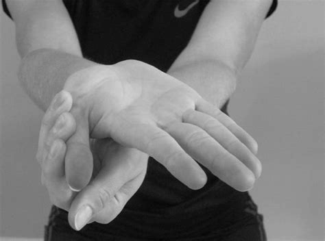 De Quervain Syndrome Causes Symptoms Diagnosis Treatment Exercises