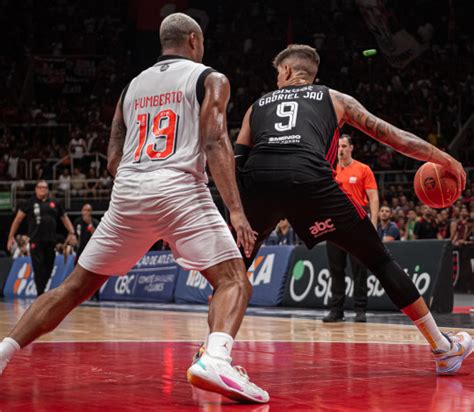 Em clássico decidido nos detalhes FlaBasquete vence Vasco por 84 a 79