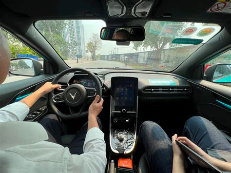 Thử trải nghiệm taxi điện VinFast của ông Phạm Nhật Vượng Ứng dụng