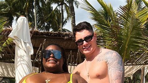 Jojo Todynho usa biquíni fininho na praia e agita web Lindíssima