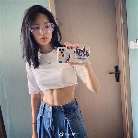 美女演员孙安可迷人写真美照很漂亮啊