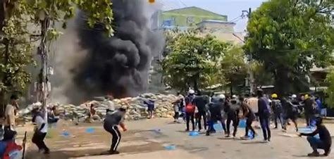 M S De Cien Muertos En La Jornada M S Sangrienta De Protestas En