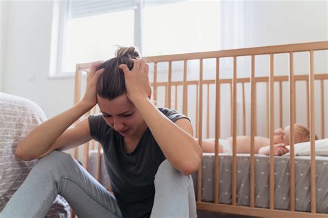 Depressione post partum quando può manifestarsi e come riconoscerne i