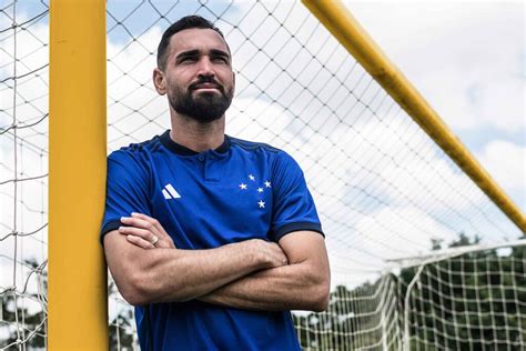 Pezzolano Revela O Motivo Por Que Gilberto N O Entrou Em Campo Pelo
