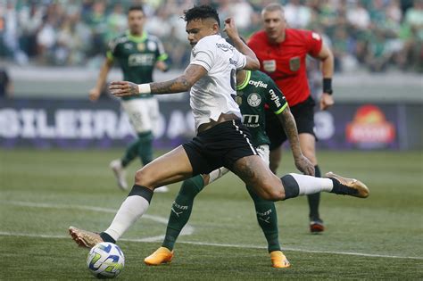 Tiquinho Soares enaltece atuação do Botafogo na vitória sobre o Palmeiras