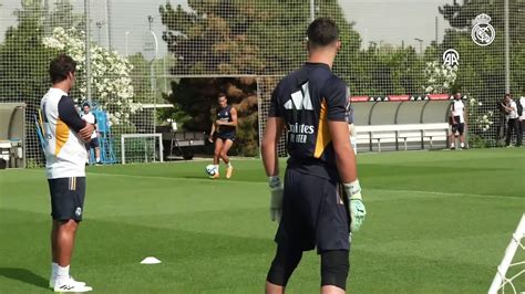 MADRİD Arda Güler Real Madrid antrenmanlarındaki futboluyla övgü