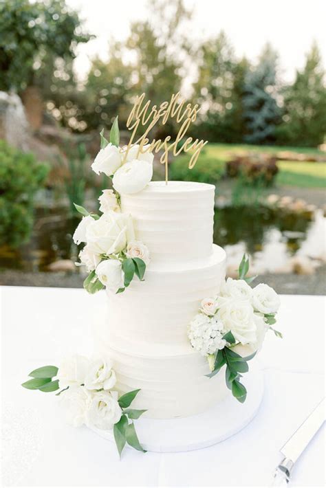 Wedding Cake Inspiration 10 All White Wedding Cakes Dulcerella