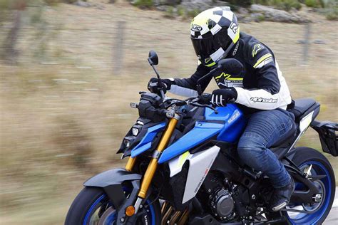 8 Consejos Para Luchar Contra El Viento En Una Moto Naked