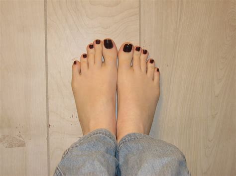 Sexy handjob zehen lackierte nägel Nackte Mädchen und ihre Muschis