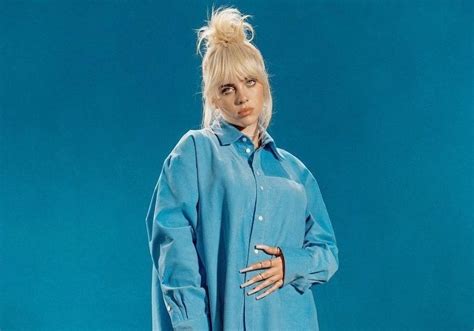 Rainha Billie Eilish lança clipe poderoso de Happier Than Ever