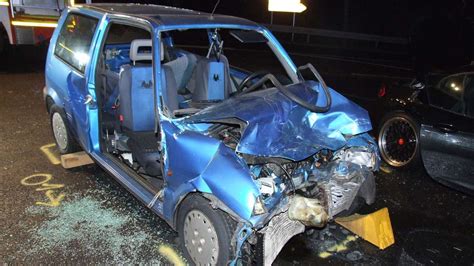 Autofahrer übersieht Fahrzeug beim Abbiegen