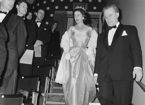 Queen Elizabeth And Jackie Kennedy Queen Elizabeth Honored JFK At His