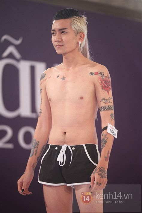 BB Trần hiếm hoi cởi áo khoe body nhưng vòng 3 mới chiếm spotlight