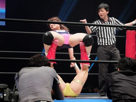 女子プロレスとお漏らし ボーボーウーマン