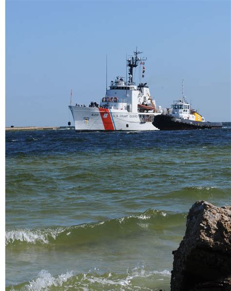 Coast Guard Cutter Resolute Returns Home From 45 Day Patro Flickr