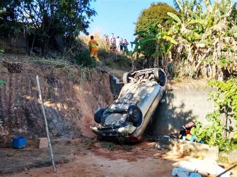 G1 Acidente deixa feridos na MG 050 em Pedra do Indaiá MG notícias