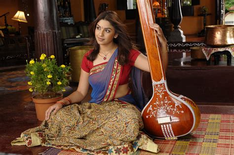 Richa Gangopadhyay Hot Navel Show Cinestars U