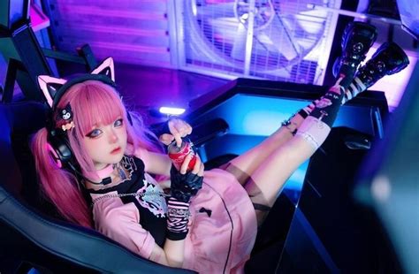Pin by ily zhang on Coser Tiểu Nhu 小柔SeeU Pose reference photo