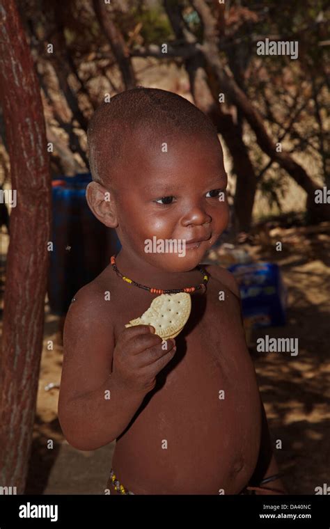 Filles himba Banque de photographies et dimages à haute résolution Alamy