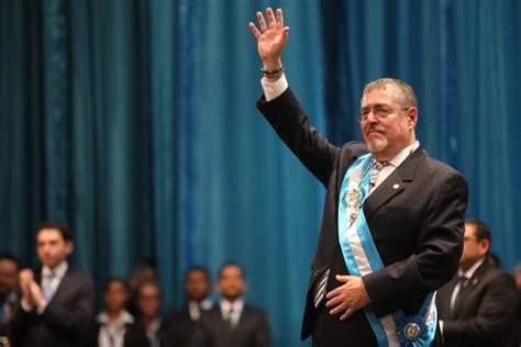 Cambio De Gobierno En Guatemala Bernardo Ar Valo Asume La Presidencia