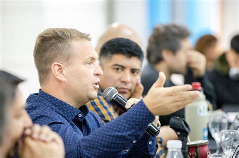 Antes de otorgar más licencias hay que hacer un estudio de mercado