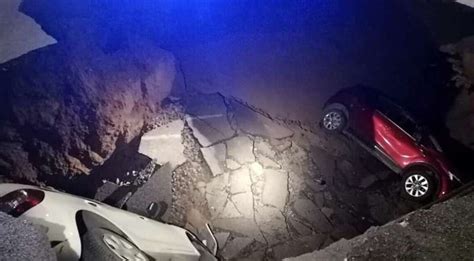 A Roma Si Apre Una Voragine E Inghiottisce Due Auto 6 Dago Fotogallery