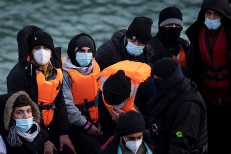 Plus de 28 000 migrants ont traversé la Manche en 2021 un record