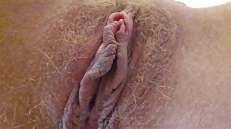 털이 무성한 금발 보지와 클리토리스의 극단적인 클로즈업 xHamster