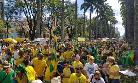 Apoiadores de Bolsonaro se reúnem em BH e pedem respeito à