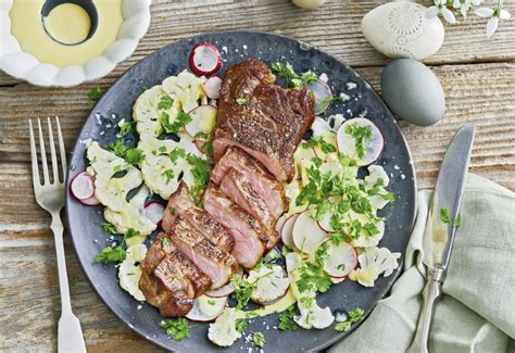 Rostbraten Mit Karfiolsalat Und Sauce Hollandaise Frisch Gekocht