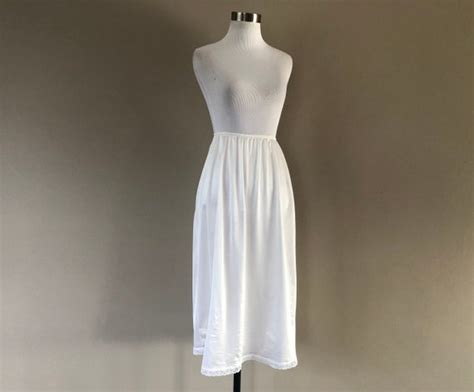 Half Slip Medium Warners 31 Inches Long Perfect Meas Gem