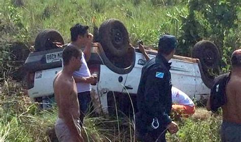 Casal Morre Ap S Carro Capotar E Cair Em Ribanceira Pr Ximo A Ponte Do