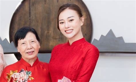 Mẹ chồng Phương Oanh là bà Kim Hoa một người phụ nữ ngoài 70 tuổi