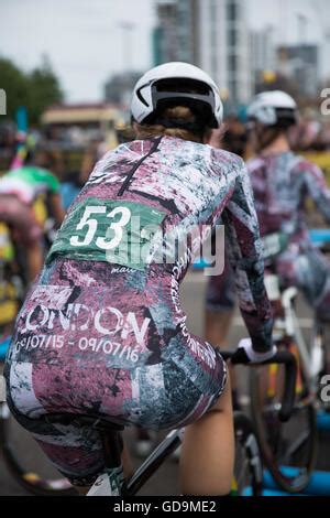 World Naked Bike Ride London Nackte Radfahrer Berqueren Westminster