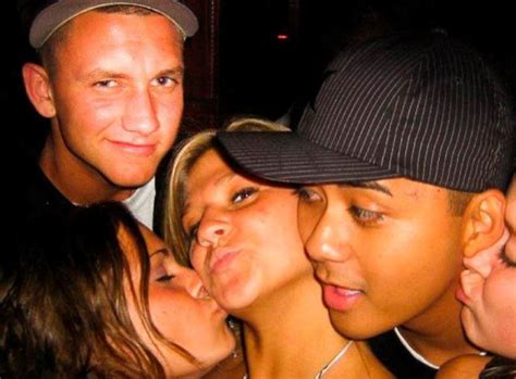 Classic Photobombs Of Drunk Girls Kissing Each Other 62 Pics