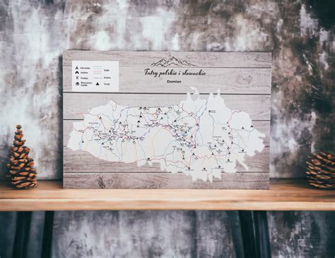 Mapa Tatr polskich i słowackich na ścianę z pinezkami korkowa