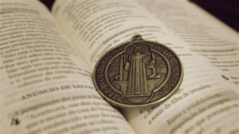 San Benito Oración funciona cómo protección para alejar al mal