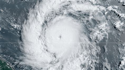 Última hora del huracán Beryl en vivo trayectoria dónde tocaría