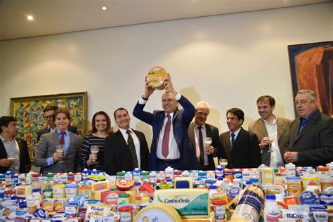 Estado recebe 50 mil litros de leite e derivados para a OVG Portal Goiás