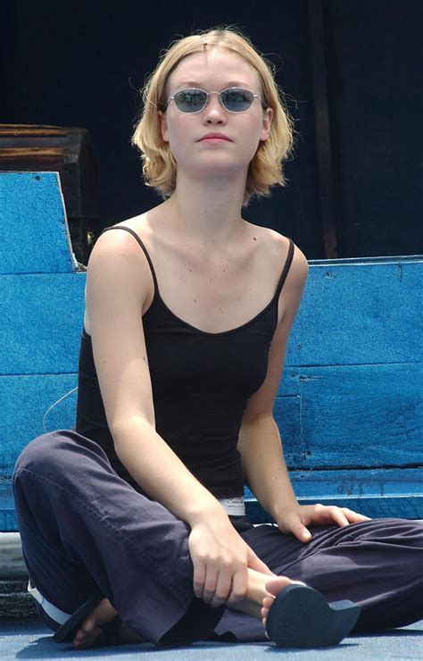 Julia Stiles S Feet Julia Stiles Julia Stiles Bikini Bikini Images
